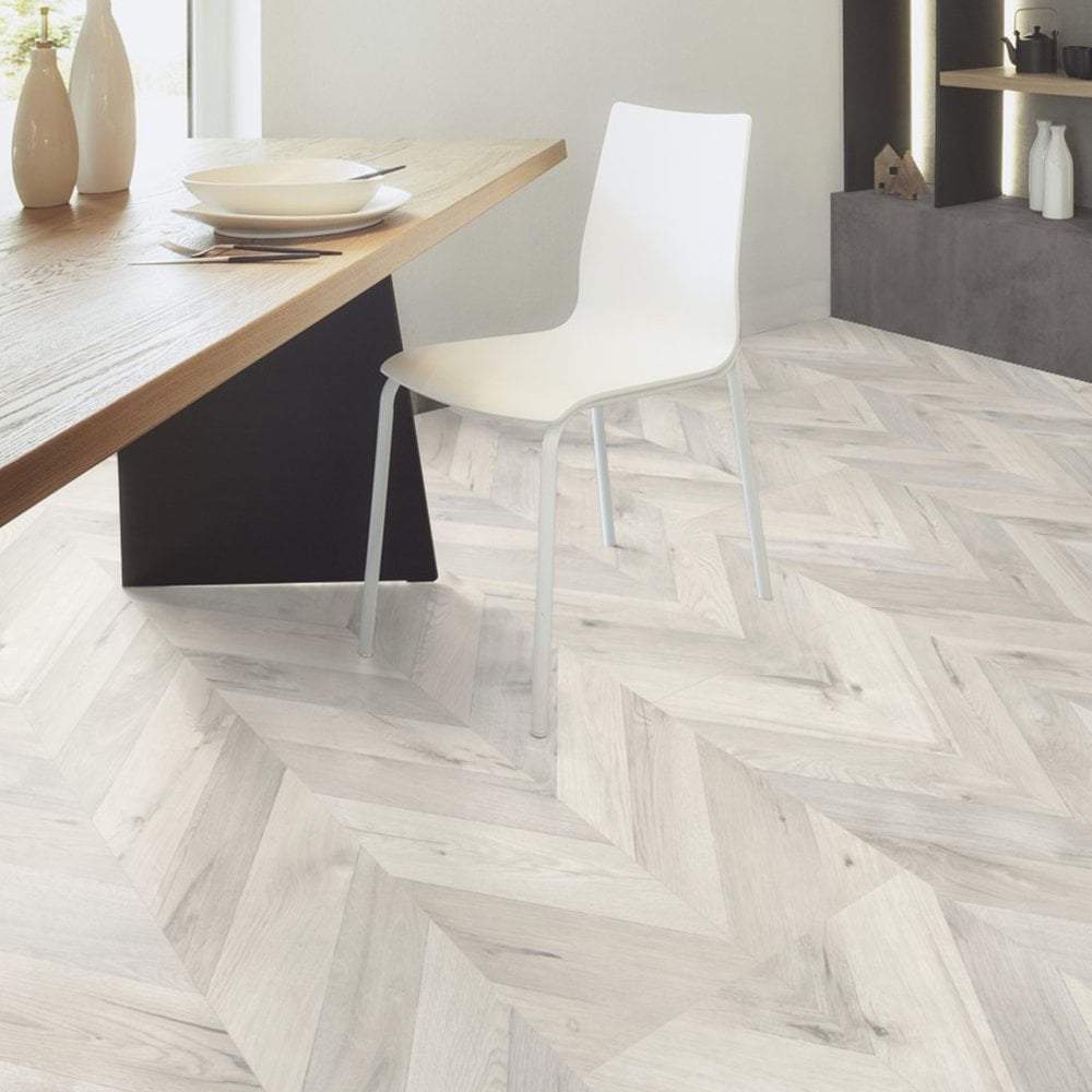 KAINDL Alnwig Oak Chevron Parquet Laminate Flooring 8mm (333482 ...